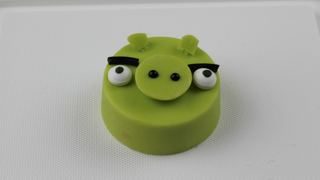 The Coolest Angry Bird Oreo Cookies EVER! - Living Chic Mom